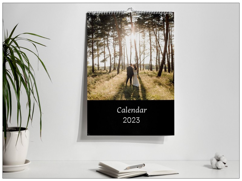 Calendar Personalizat cu fotografiile tale - Elegant Black